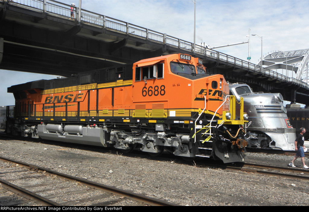 BNSF 6688 and Nebraska Zephyr CBQ 9911A